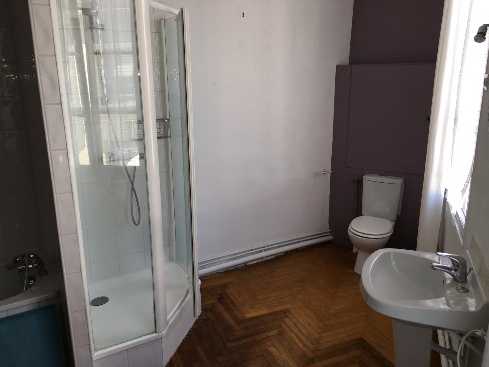 a vendre à Rouen gare , cette Maison ancienne de charme en bon état ...